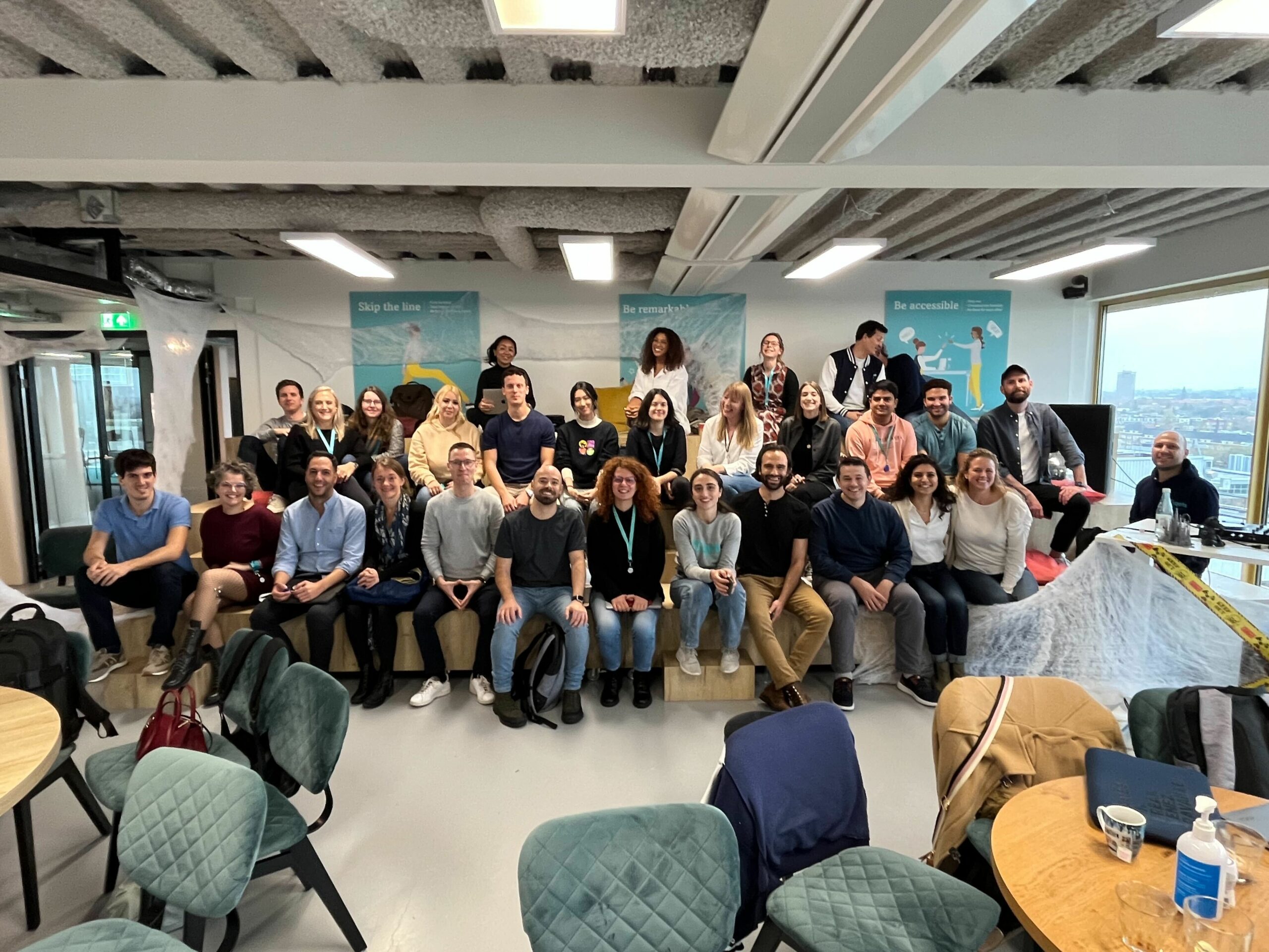 Conozca a Kim 👋 De coordinadora de mercado a directora regional de Francia: un viaje de ...